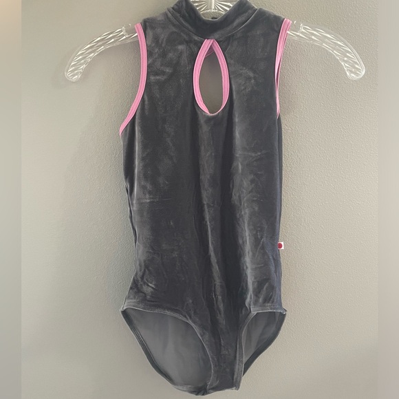 Yumiko | Tops | New Yumiko Elise Grey Velvet With Pink Trim Size S ...